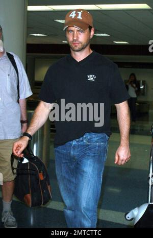Jason Priestley was spotted arriving at LAX today. The actor, who ...