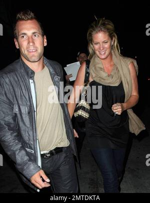 Supermodel Rachel Hunter steps out with her fiance Jarret Stoll to pay ...