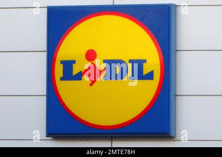 Lidl / Logo / Lebensmittel-Discounter Stock Photo - Alamy
