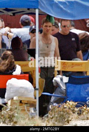 Robert Pattison films scenes on the set of his new film "Water for ...