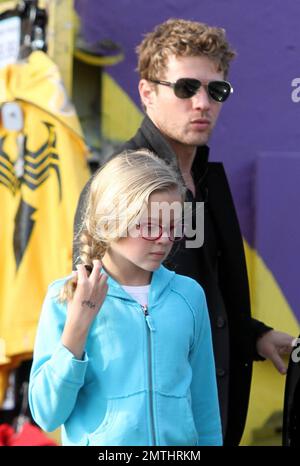 EXCLUSIVE!! Actor Ryan Phillippe takes his darling daughter Ava ...
