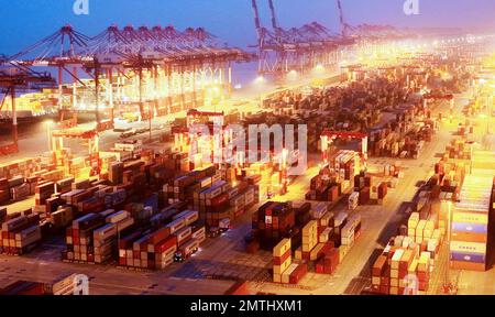 Aerial photo shows cargo ships sailing in the Grand Canal in Yangzhou ...