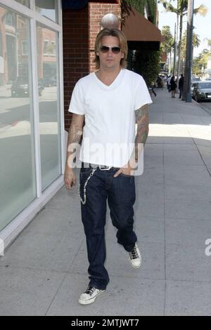Exclusive!! Sean Stewart takes a stroll and waves to photographers as ...