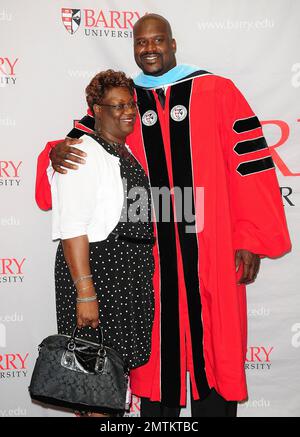 Shaquille O'Neal poses for pictures with his mother Lucille O'Neal and ...