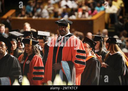 Shaquille O'Neal receives a doctoral degree in education from Barry ...