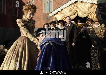 Elizabeth I (Mini Series) Year : 2005 UK / USA Director : Tom Hooper ...