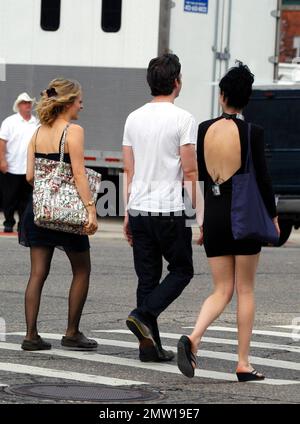 EXCLUSIVE!! Alicia Silverstone and Justin Ritter chat between takes on ...