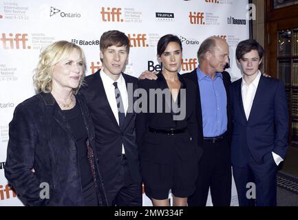 Amy Madigan, Dustin Lance Grabeel, Jennifer Connelly, Ed Harris and ...