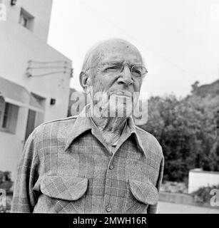 Upton Sinclair, Pulitzer prize-winning novelist, and his wife Mary ...