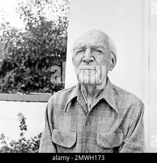 Upton Sinclair, Pulitzer prize-winning novelist, and his wife Mary ...