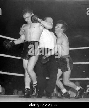 Boxing - Lightweight - Dave Charnley v Peter Waterman - Harringay Arena ...
