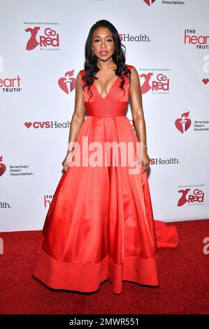 Amanda Warren wearing Anne Barge attends the American Heart Association ...