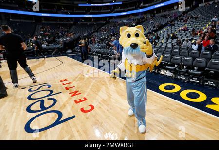 Denver Nuggets mascot Rocky the mountain lion in the second half of an ...