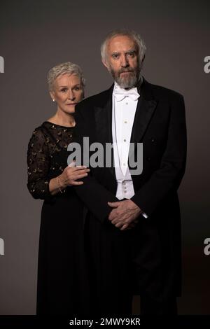 USA. Glenn Close and Jonathan Pryce in a scene from the ©Sony Pictures ...