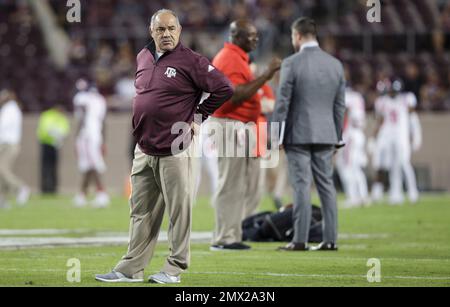 Texas A&M defensive coordinator John Chavis watches the score board at ...