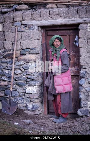 Portrait of a Ladakhi woman, Photoksar, Ladakh, India Stock Photo - Alamy