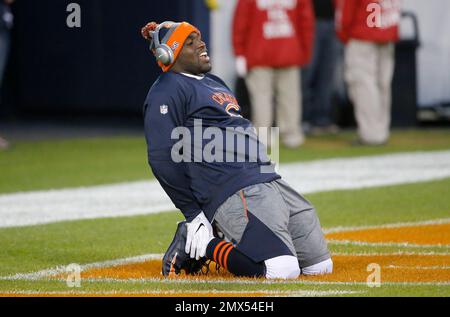Chicago Bears outside linebacker Sam Acho (93) lines up against the ...