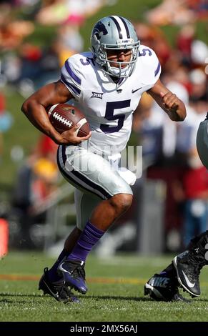 Kansas State quarterback Alex Delton (5) scores a touchdown against ...