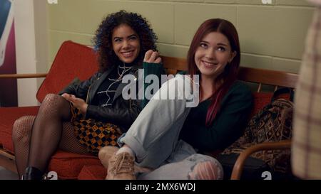 GINNY & GEORGIA, (aka GINNY AND GEORGIA), from left: Sara Waisglass ...