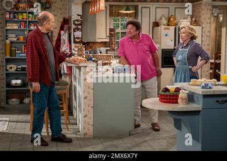 THAT '90S SHOW, (aka THAT 90S SHOW), from left: Topher Grace, Laura ...