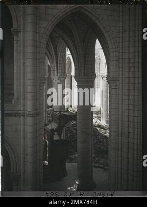 Soissons, Aisne, inner France of the cathedral, the altar protected by ...