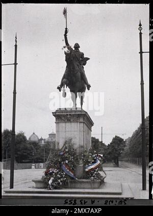Paris (16th arr.), France Equestrian statue of George Washington Place ...