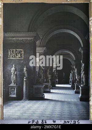 Paris (Ier arr.), France The gallery of Apollo, Louvre museum Stock ...