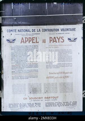 Paris, France displays on the voluntary contribution Stock Photo - Alamy