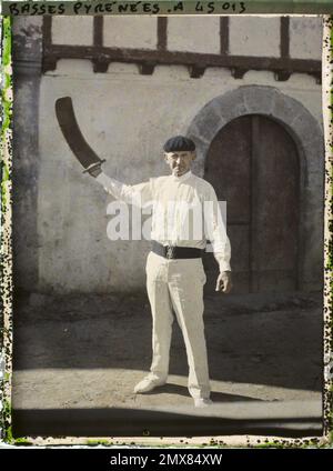 Espelette, France The Basque pelota player, Jean-Baptiste Duhalde dit ...