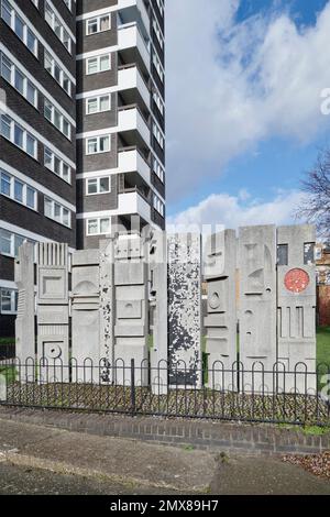 Sculptured Wall made by artist Fred Millett in 1965, Raglan Estate ...