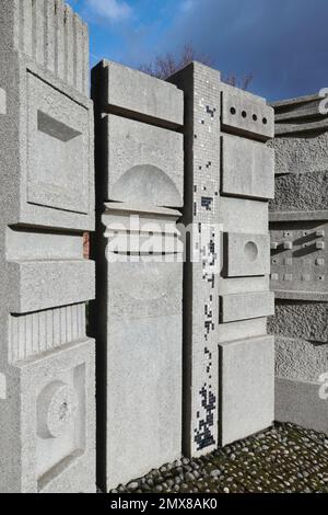 Sculptured Wall made by artist Fred Millett in 1965, Raglan Estate ...