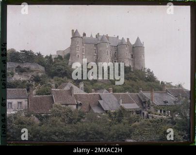 Luynes, France The castle, seen from the west, Habitat, Architecture ...