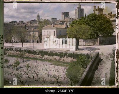 Panoramic view of the city of Uzès Stock Photo - Alamy