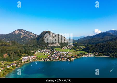 Drone shot, Fuschlsee with village Fuschl am See with Frauenkopf ...
