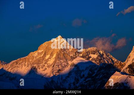 Makalu, 8485 metres, in the evening light, fifth highest mountain in ...