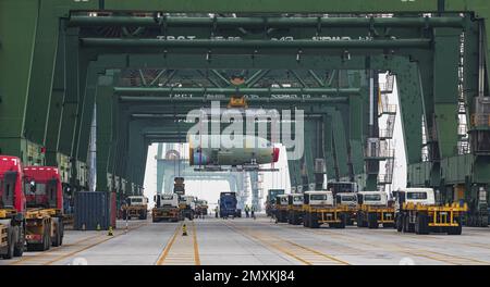 Tianjin Pacific container freight terminal Stock Photo - Alamy