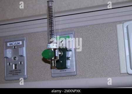 wall in a hospital room with both oxygen and medical air on tap Stock ...