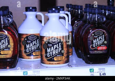 Private Selection Maple Syrup on a supermarket shelf Stock Photo - Alamy