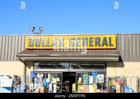Dollar General store front Stock Photo - Alamy