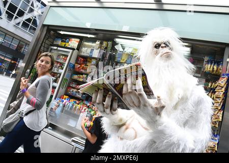 IMAGE DISTRIBUTED FOR TRAVEL CHANNEL - New Yorkers get first sighting ...