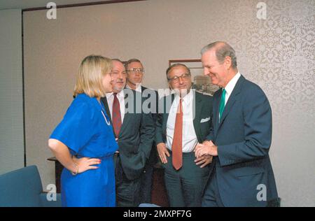 MICHAEL DUKAKIS, Susan Estrich (campaign manager), 1988 Stock Photo - Alamy