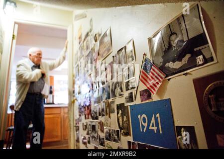 Frank Gleason, 96, a retired colonel with the Office of Strategic ...