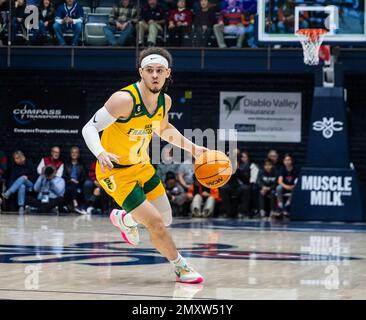 San Francisco guard Tyrell Roberts (1) shoots against Gonzaga guard ...