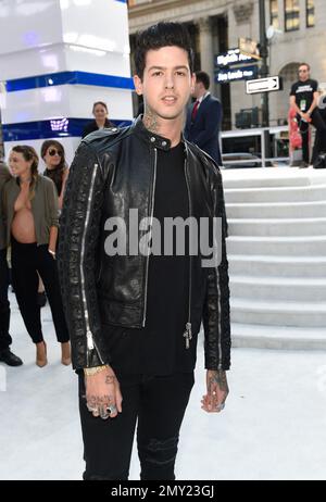 Travis Mills arrives at the MTV Video Music Awards at the Microsoft ...