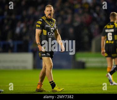 Matt Dufty of Warrington Wolves and Ben Currie of Warrington Wolves ...