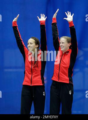 Jessica Parratto and Amy Cozad celebrate after winning the synchronized ...