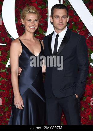 Hugh Dancy, left, and Claire Danes arrive at the CFDA Fashion Awards at ...