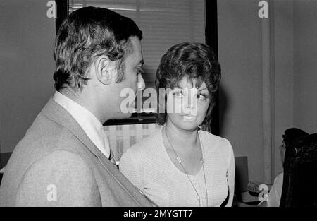 Elizabeth Taylor Oct 1970 and Richard Burton attens Liz s son Michael ...