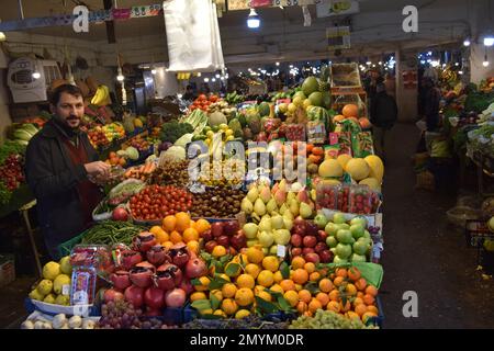 A fruit and vegetable stand in the Duhok Souq (market) in Duhok, Iraq ...
