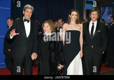Alexandra Kerry and husband Julien Dobbs-Higginson attend "An Evening ...